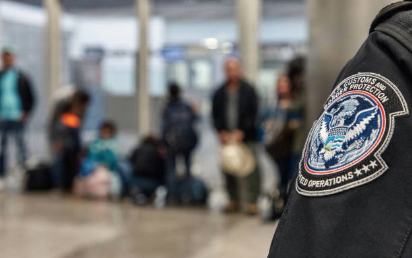 Los puertos de entrada donde CBP más confisca las green card, según la inteligencia artificial