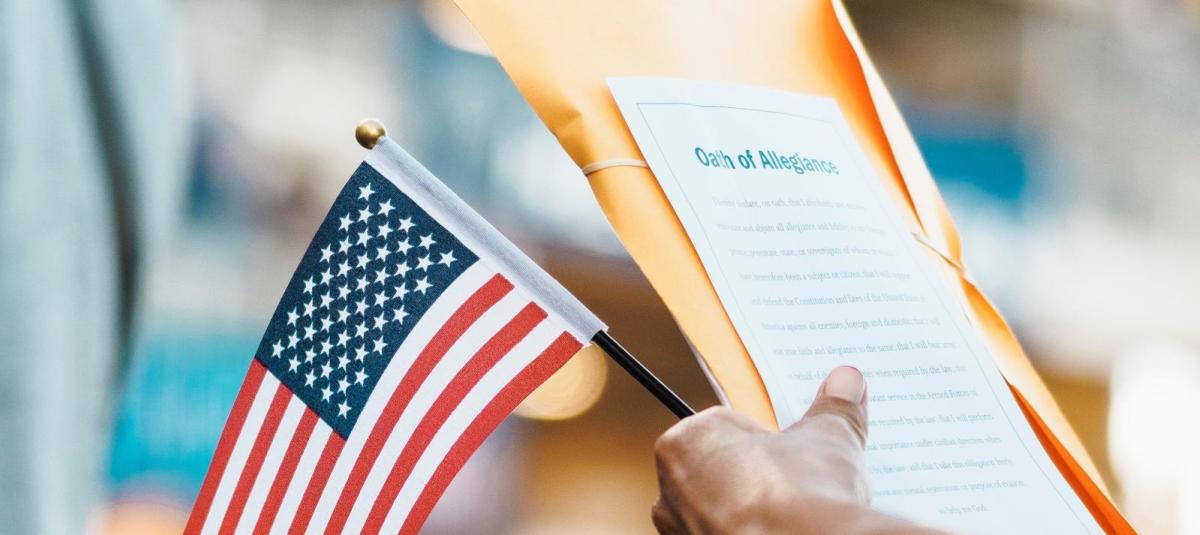 ¿A qué edad estás exento del examen de ciudadanía en Estados Unidos?