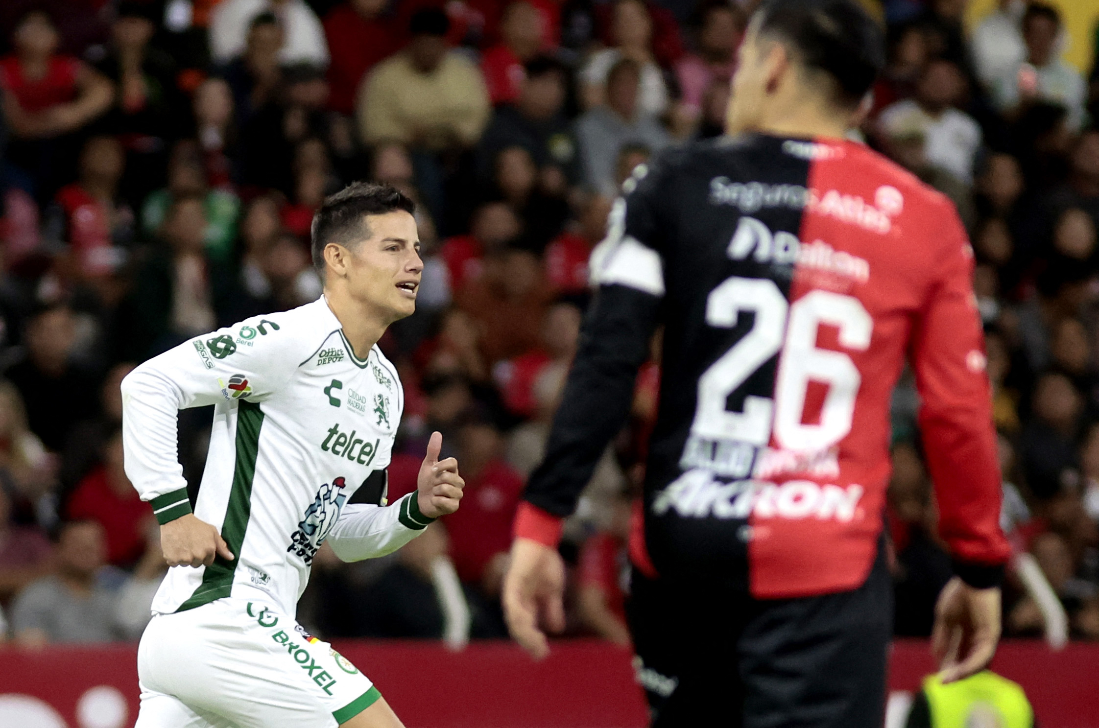 James se llevó los primeros elogios en México tras su estreno con León ...