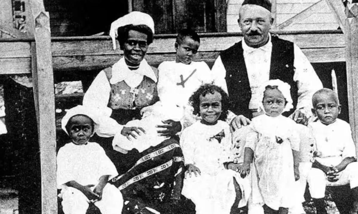 La historia de amor del sueco que naufragó en una isla perdida, se casó ...