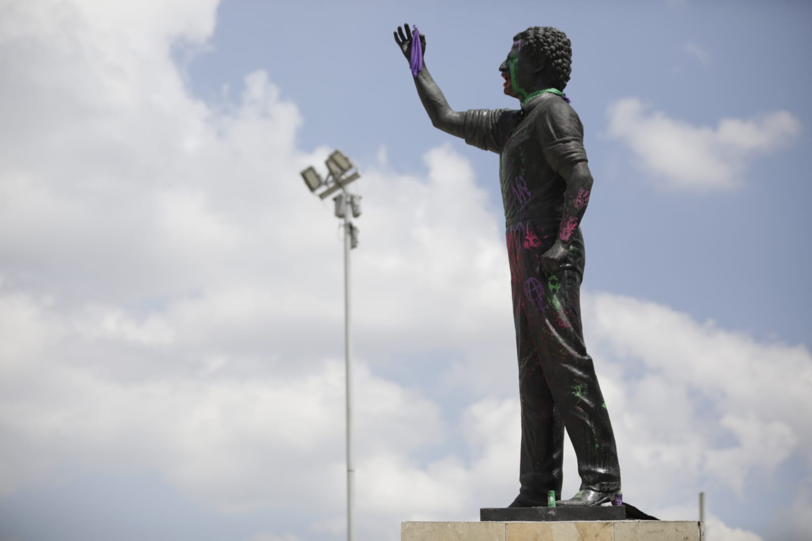 (Fotos) Así quedó la estatua de Luis Carlos Galán luego de que ...