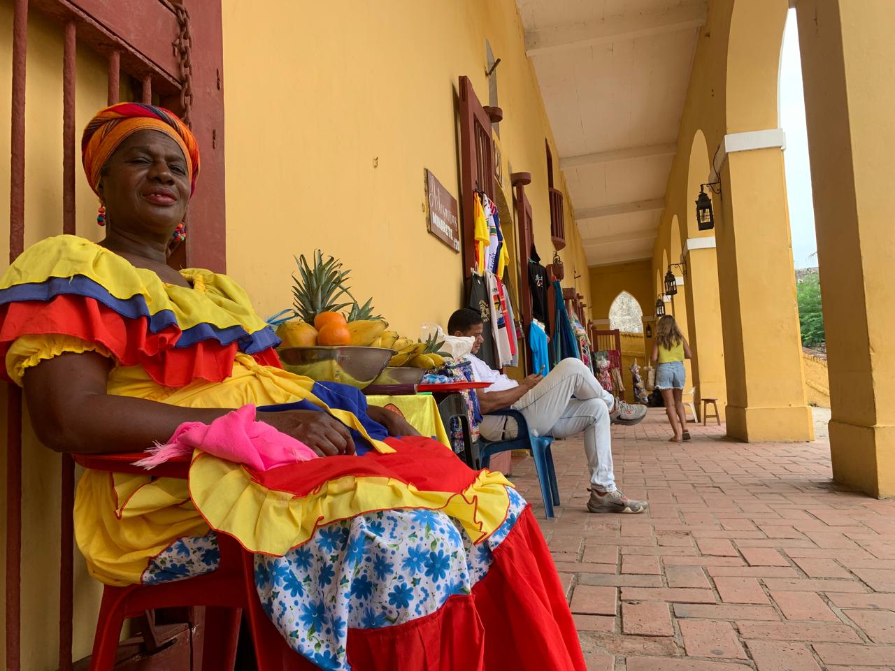 Con una escultura gigante en el Centro Histórico, Cartagena rinde ...