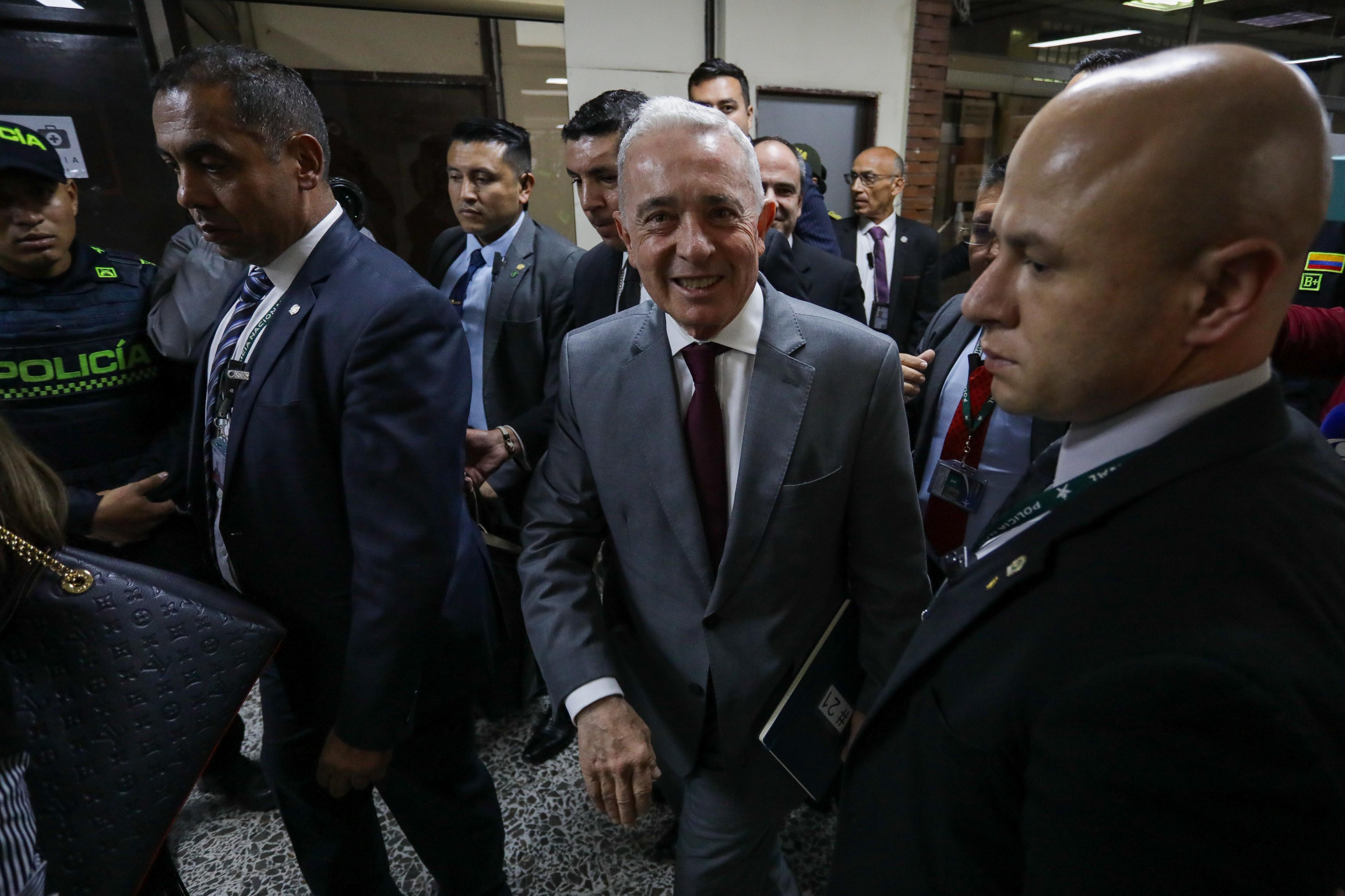 Jueza del caso de Álvaro Uribe lanza fuerte regaño en medio del juicio ...